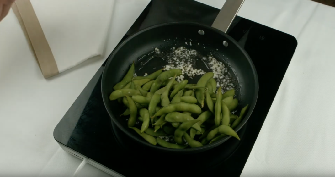 Receta de Edamame salteado picante - Muy Japones