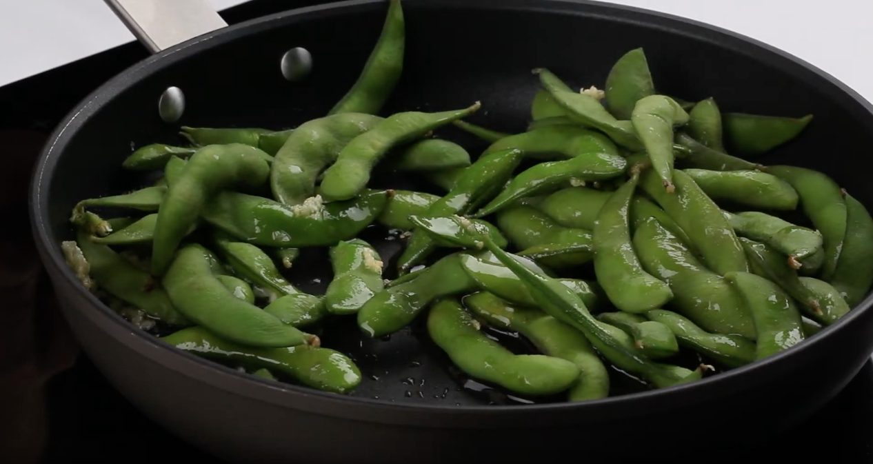 Receta de Edamame salteado picante - Muy Japones